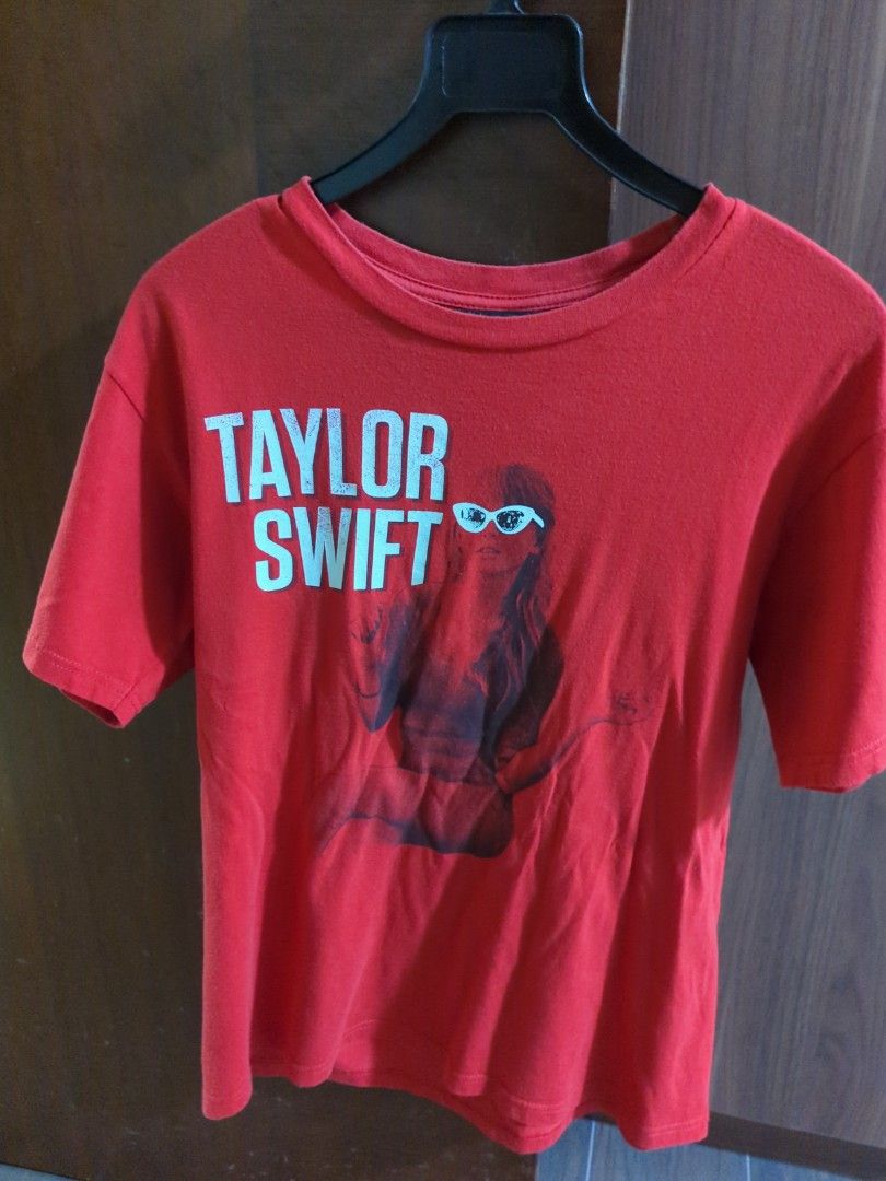 Taylor Swift Red T-shirt, Women's Fashion, Tops, Shirts on Carousell