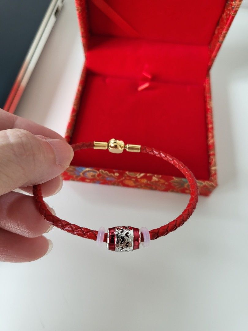 Tomei charm and rope bracelet