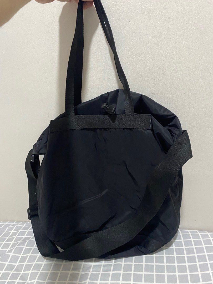Uniqlo U Bucket Bag (L) on Carousell