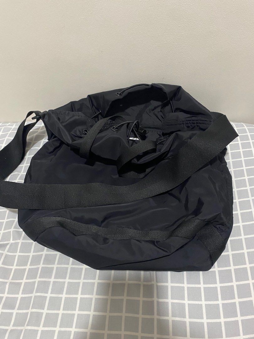 Uniqlo U Bucket Bag (Large), Women's Fashion, Bags & Wallets, Cross ...