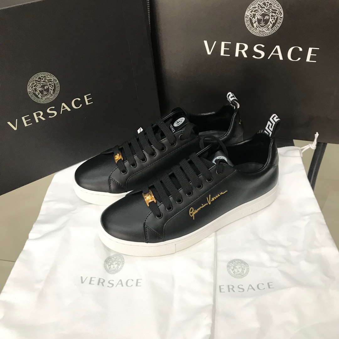 Versace Sneakers sz 40,5, Fesyen Pria, Sepatu , Sneakers di Carousell
