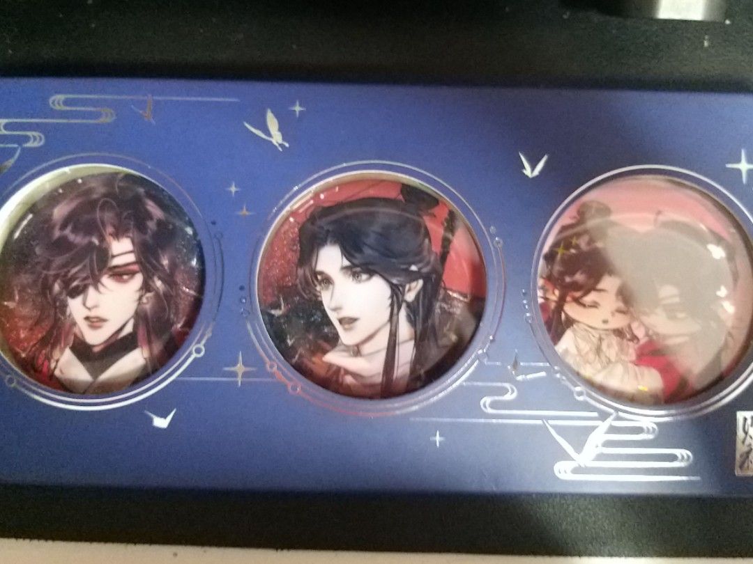 WTS TGCF heaven official's blessing 3 badge set, Hobbies & Toys ...