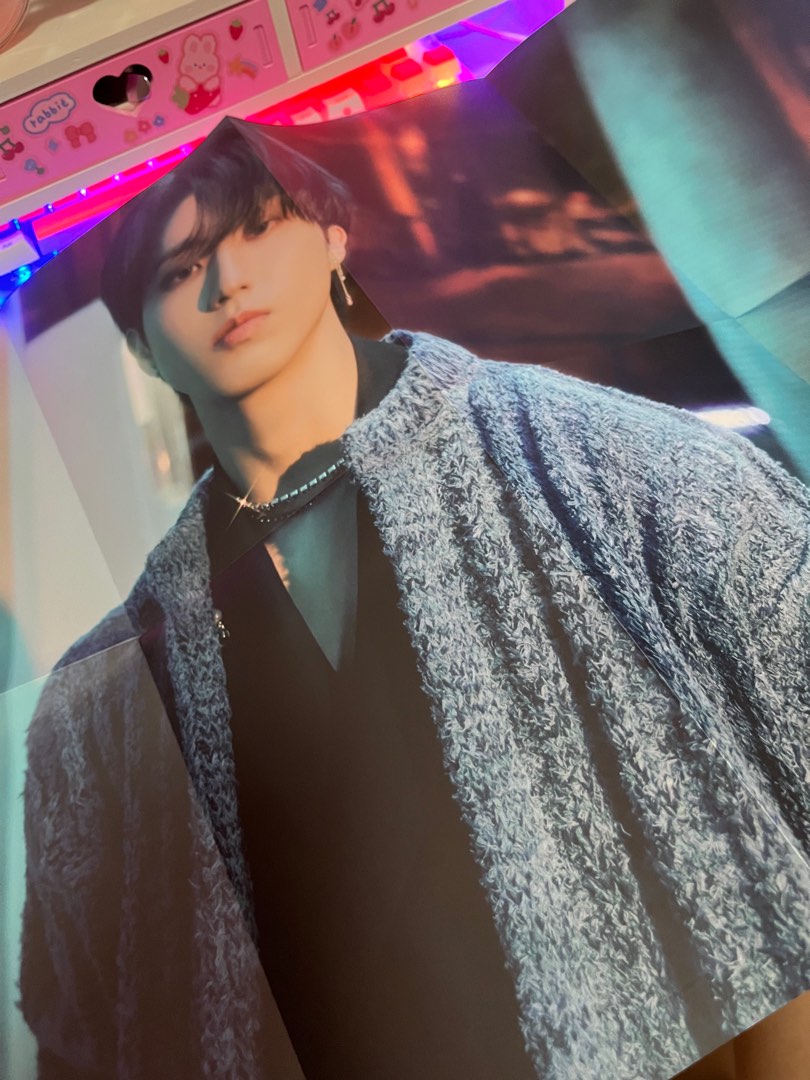 WTT 5 star Han poster, Hobbies & Toys, Memorabilia & Collectibles, K-Wave on Carousell