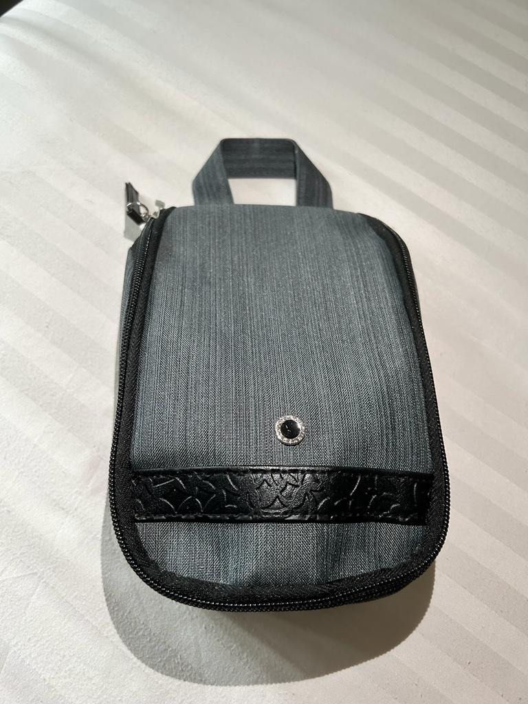 Emirates Airlines Amenities Pouch, Hobbies & Toys, Travel, Travel ...