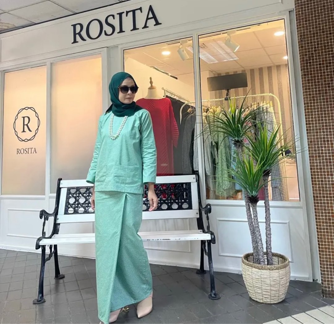 Ayu Kurung (Green w/ White Polka Dot), Women's Fashion, Dresses & Sets ...