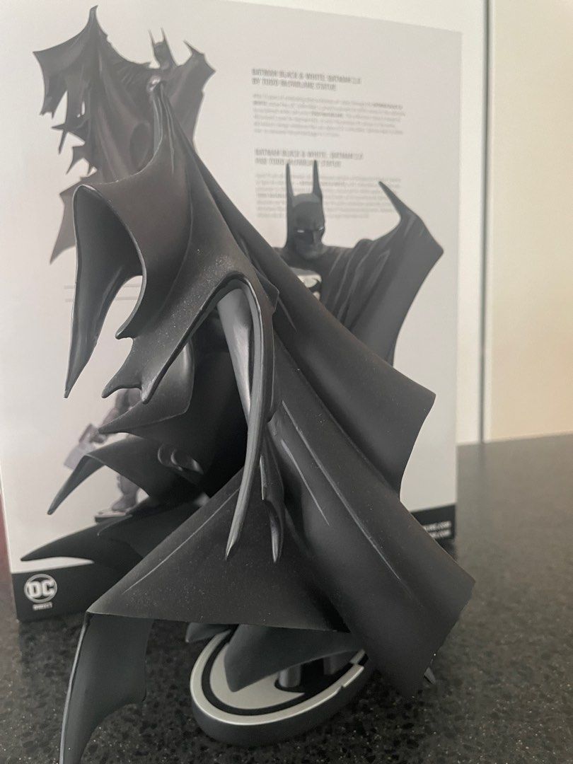 Batman Black & White 9 Inch Statue Deluxe Batman by Todd McFarlane 2.0 ...