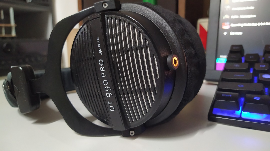 BEYERDYNAMIC DT990 PRO 250 OHMS on Carousell