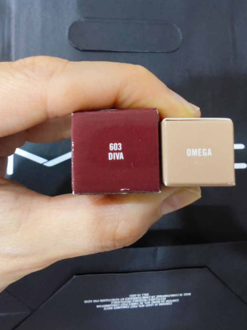 **Brand New** M.A.C matte lipstick (colour: 603 Diva) -plus free M.A.C ...