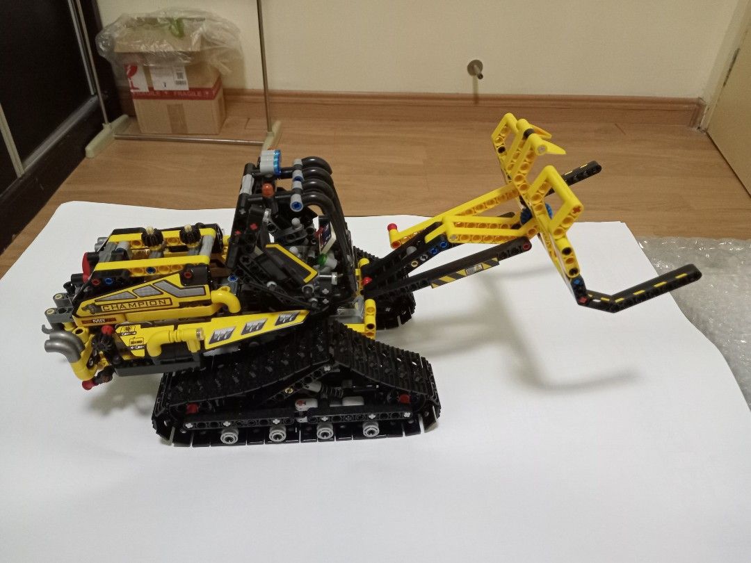 Building blocks - excavator, Hobbies & Toys, Toys & Games on Carousell