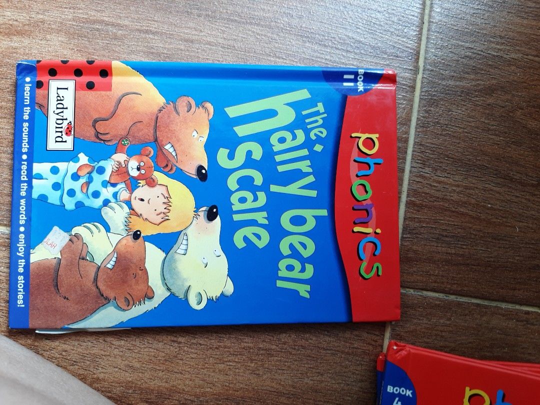 Buku phonics the hairy bear scare, Buku & Alat Tulis, Buku Anak-Anak di ...