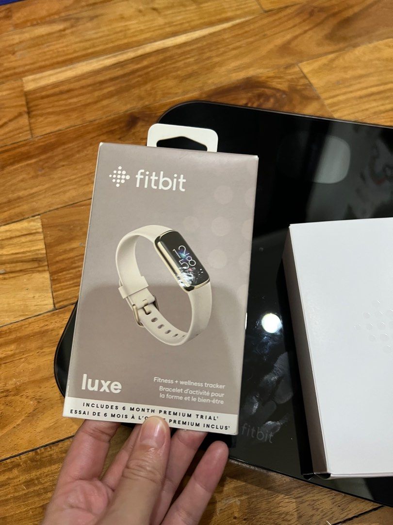 FitBit Luxe Lunar White / Soft Gold, Mobile Phones & Gadgets, Wearables ...