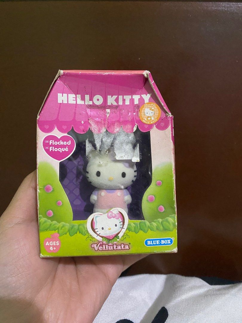 Hello kitty display on Carousell