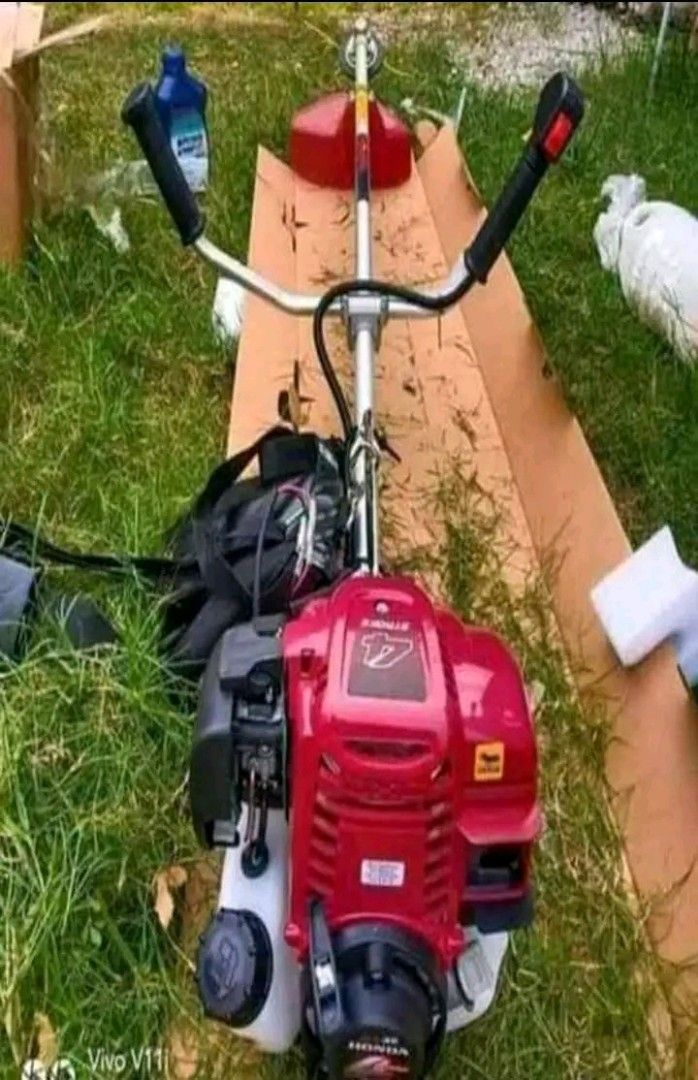 HONDA GRASS CUTTER 4 STROKE GX35, Furniture & Home Living, Gardening, Gardening Tools ...