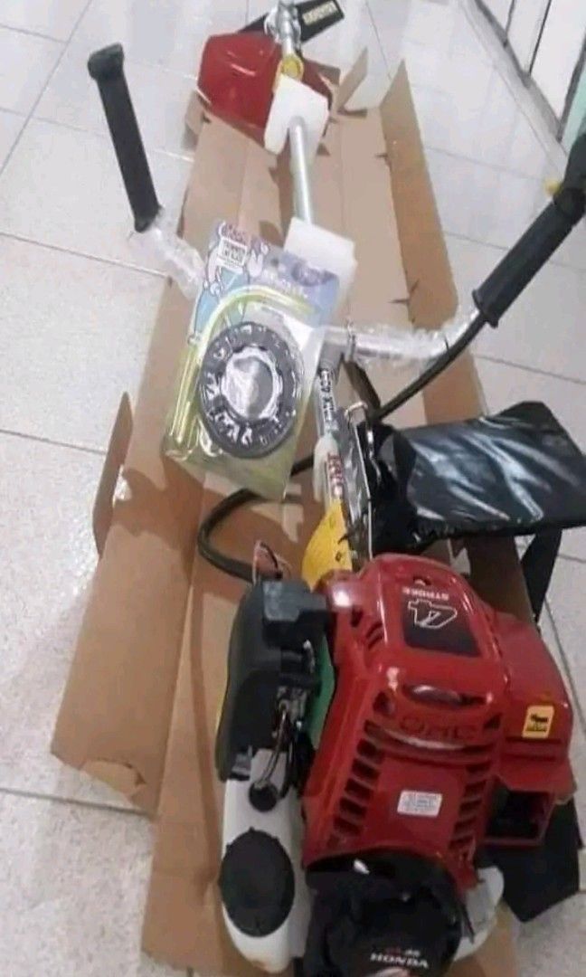 HONDA GRASS CUTTER 4 STROKE GX35, Furniture & Home Living, Gardening, Gardening Tools ...