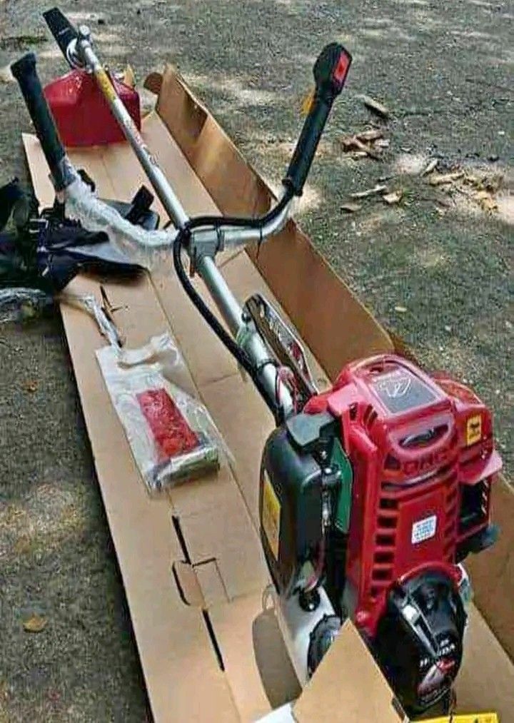 HONDA GRASS CUTTER 4 STROKE GX35, Furniture & Home Living, Gardening, Gardening Tools ...