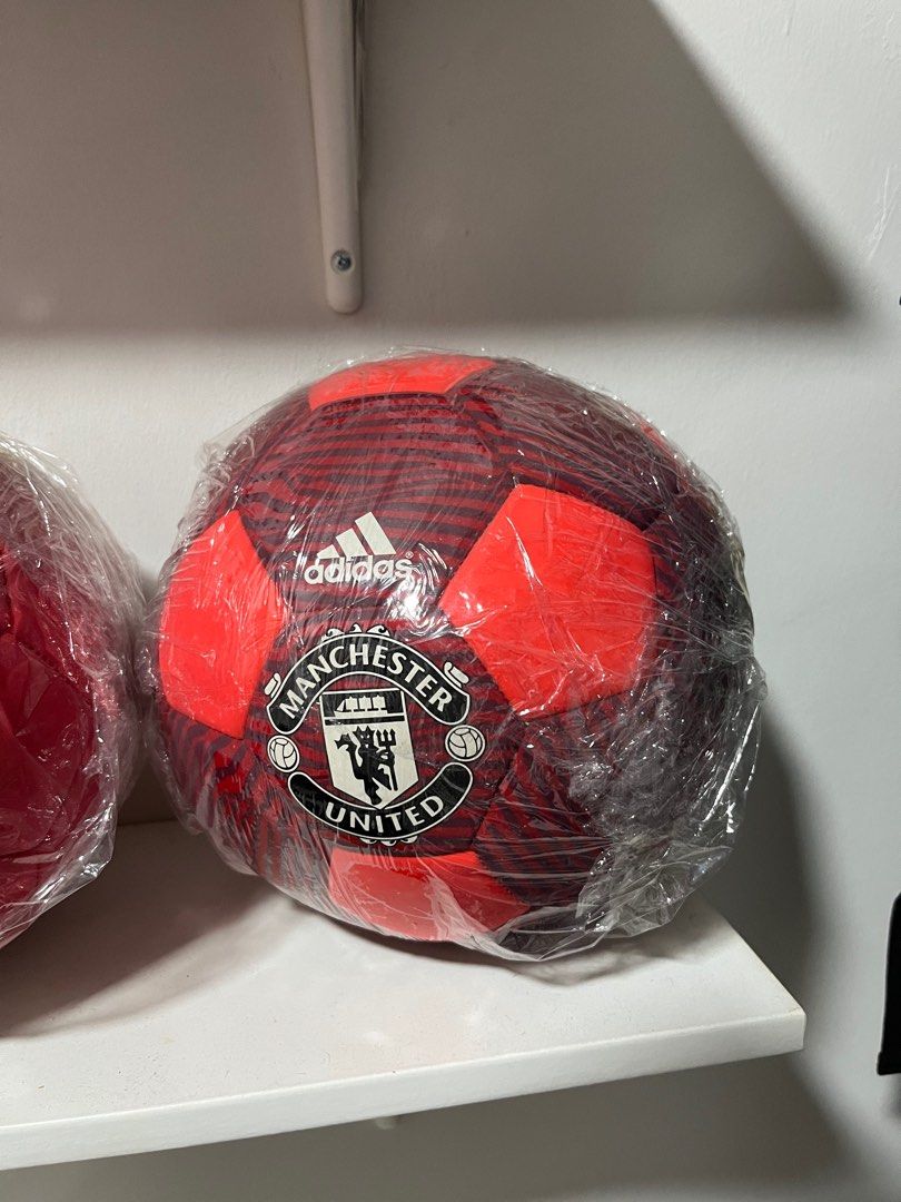 Manchester United Official Replica Ball, Hobbies & Toys, Toys & Games ...