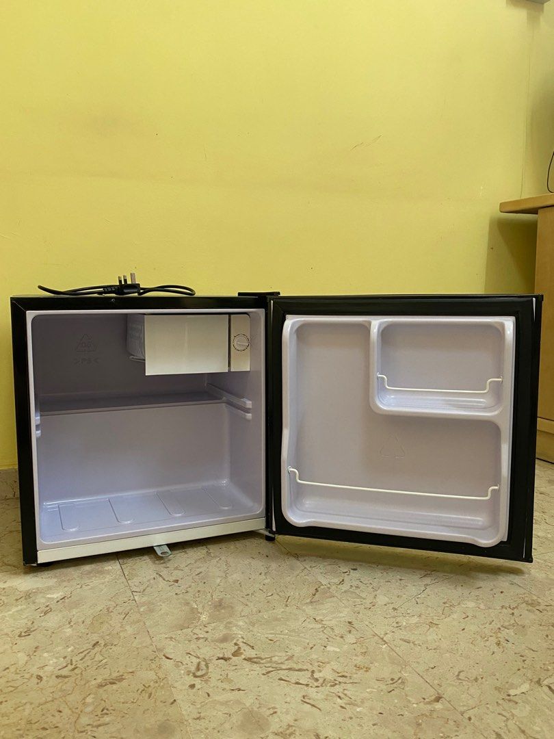 MINI FRIDGE + FREE ROUTER (Pending), TV & Home Appliances, Kitchen ...