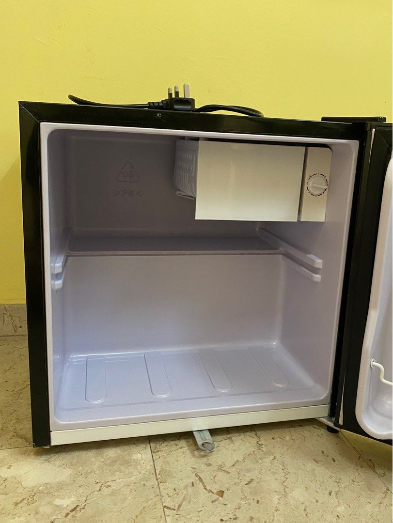 MINI FRIDGE + FREE ROUTER (Pending), TV & Home Appliances, Kitchen ...