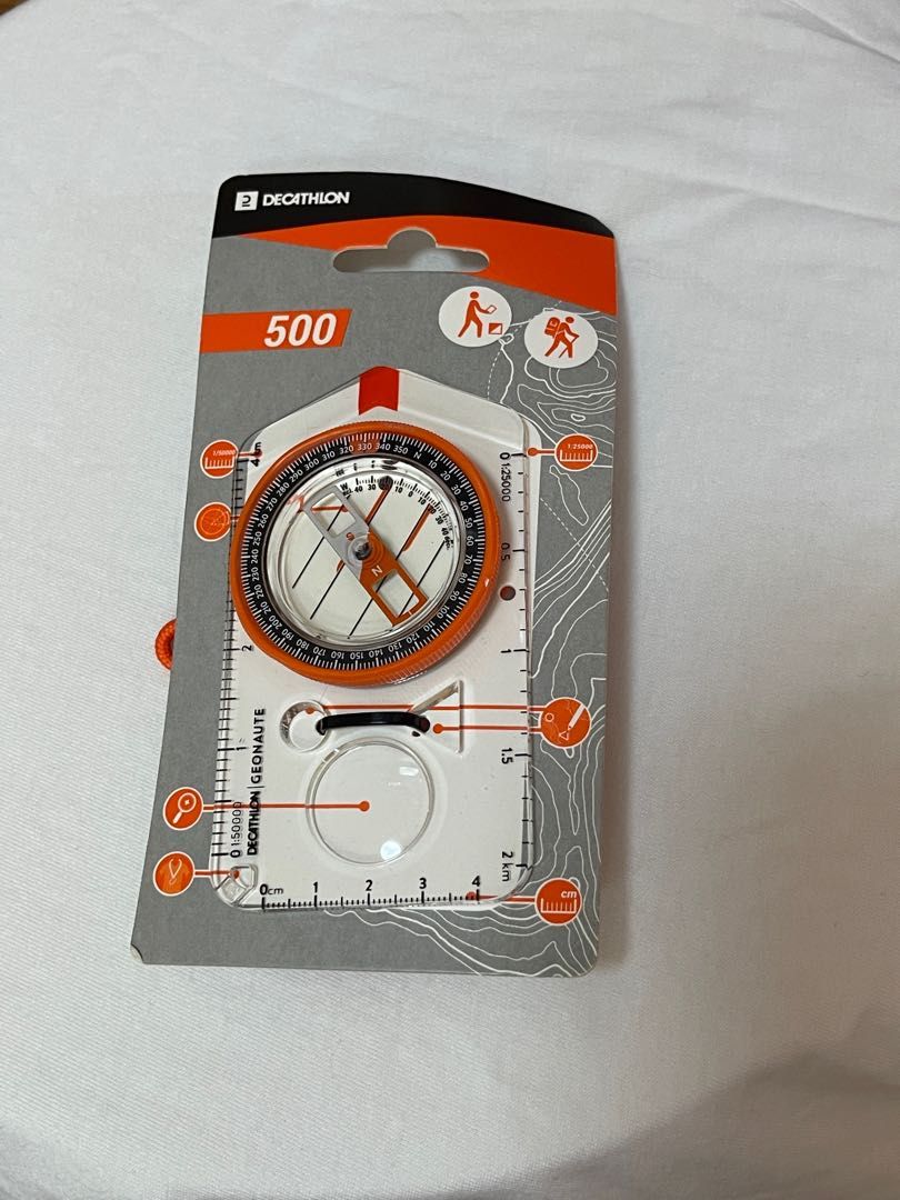 New全新 行山或定向越野或健行用 平板指北針 decathlon geonaute 500 EXPLORER 500, 運動產品, 行山及 ...