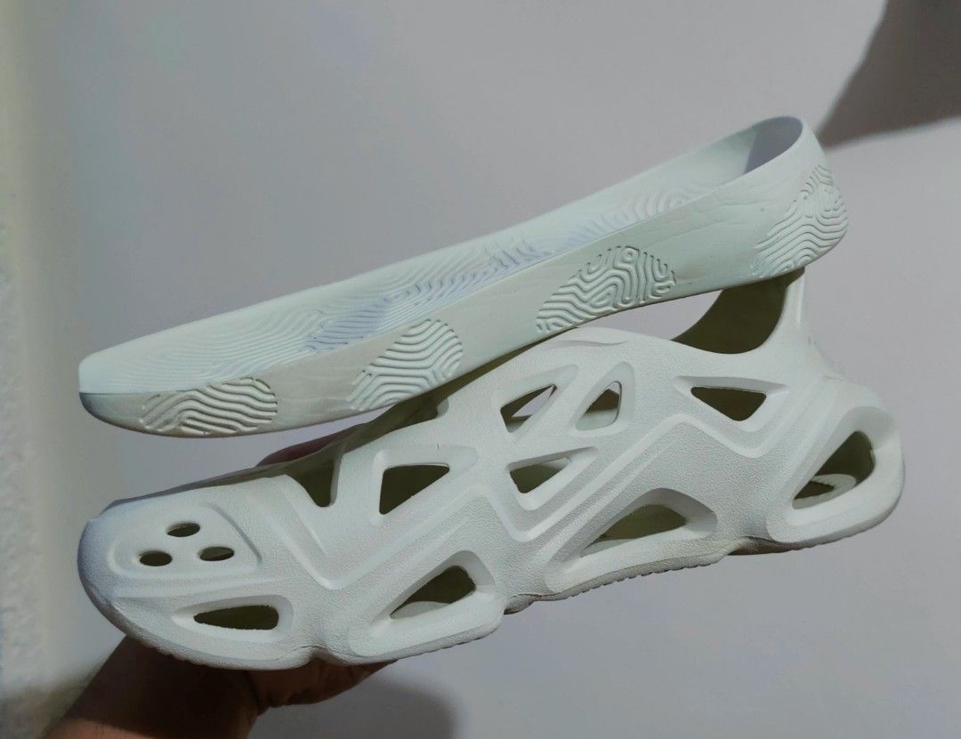 Peak Taichi Clogs on Carousell