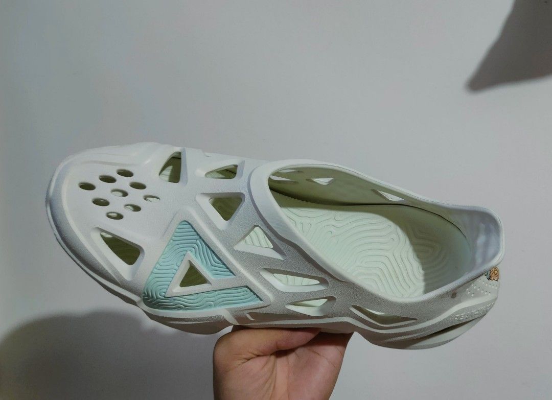 Peak Taichi Clogs on Carousell