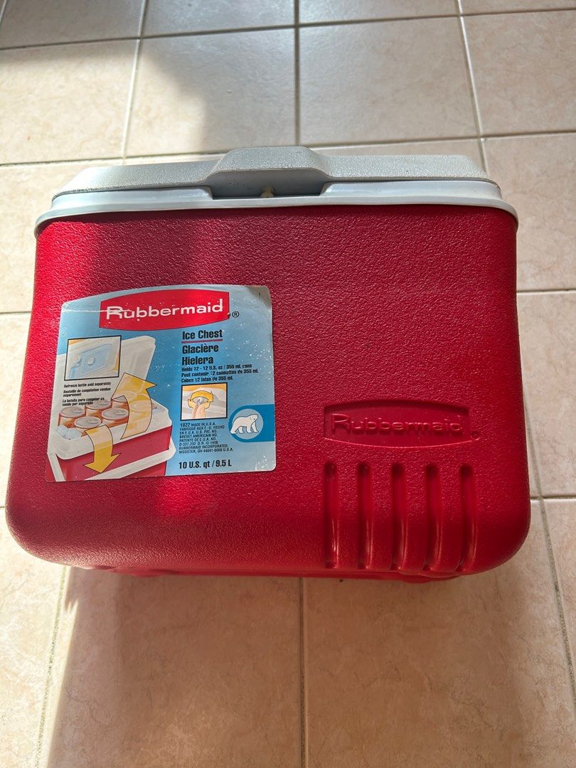 Rubbermaid cooler box 9.5 L can hold abt 10-12 cans beers. Gd brand ...