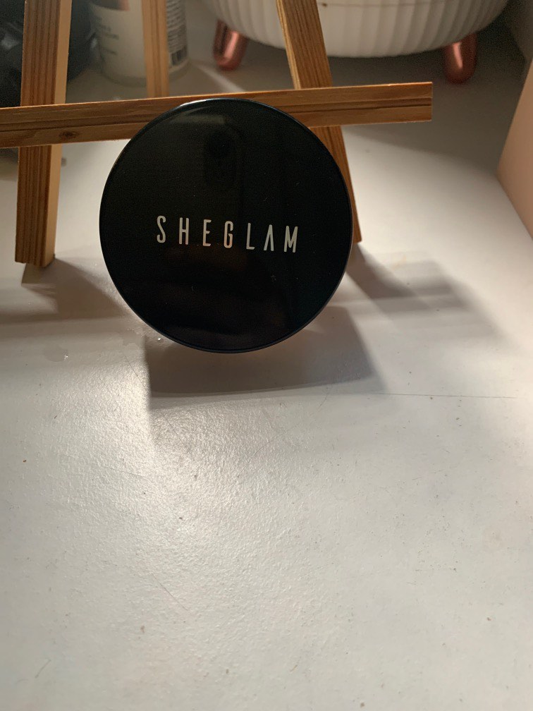 Sheglam loose powder, Beauty & Personal Care, Face, Makeup on Carousell