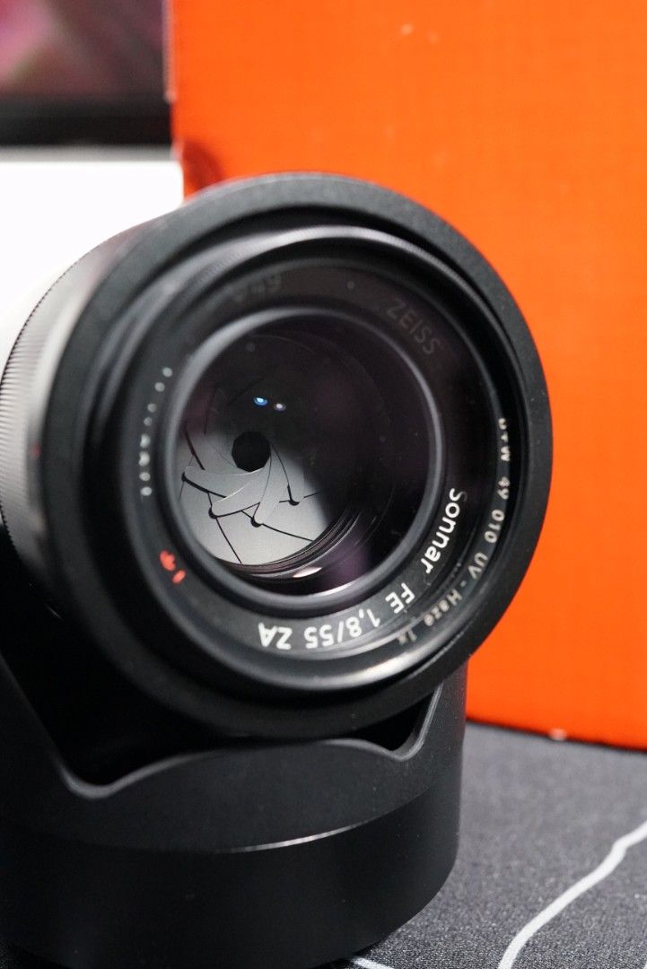 Sony zeiss 55m 1.8, Photography, Lens & Kits on Carousell