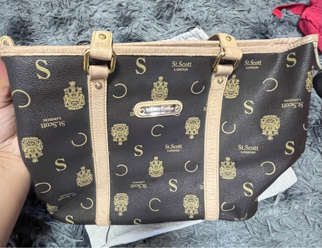 St scott london on Carousell