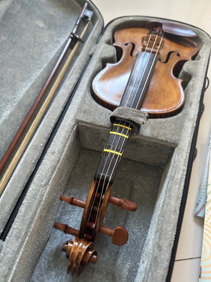 Full set of Synwin 4/4 Violin SV3001 with Suzuki book, Hobbies & Toys ...