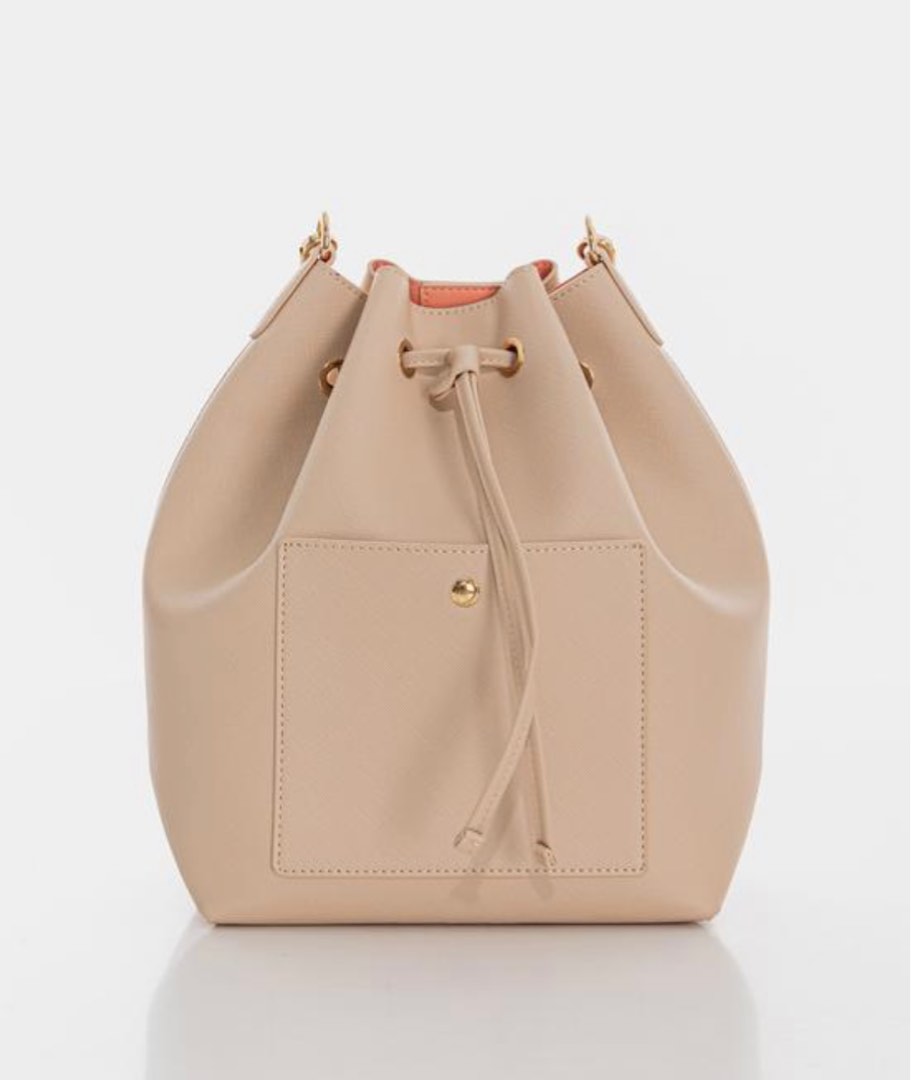 The Sophia Label - Carrie Bucket Bag in Cream, Women's Fashion, Bags ...