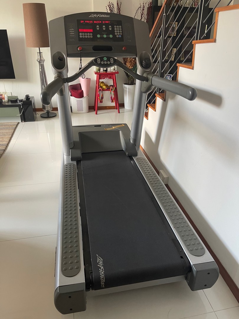 Lifefitness T9i Treadmill, Sports Equipment, Exercise & Fitness, Cardio ...