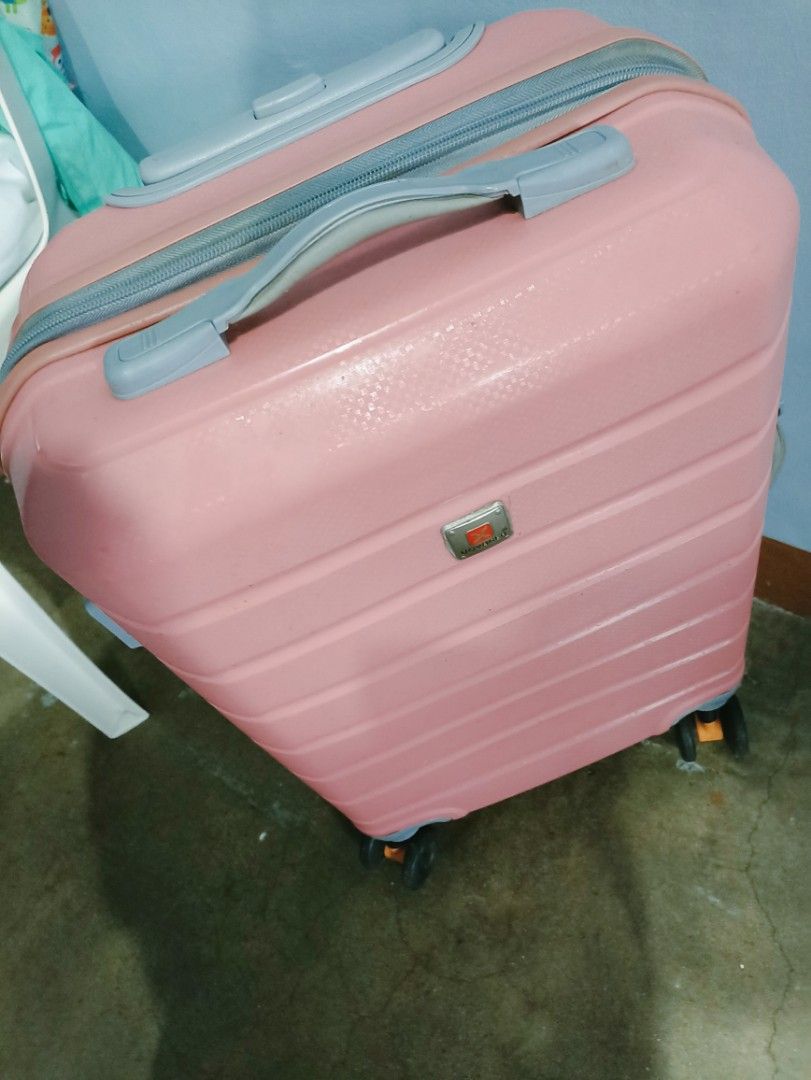 Voyager luggage for travel on Carousell