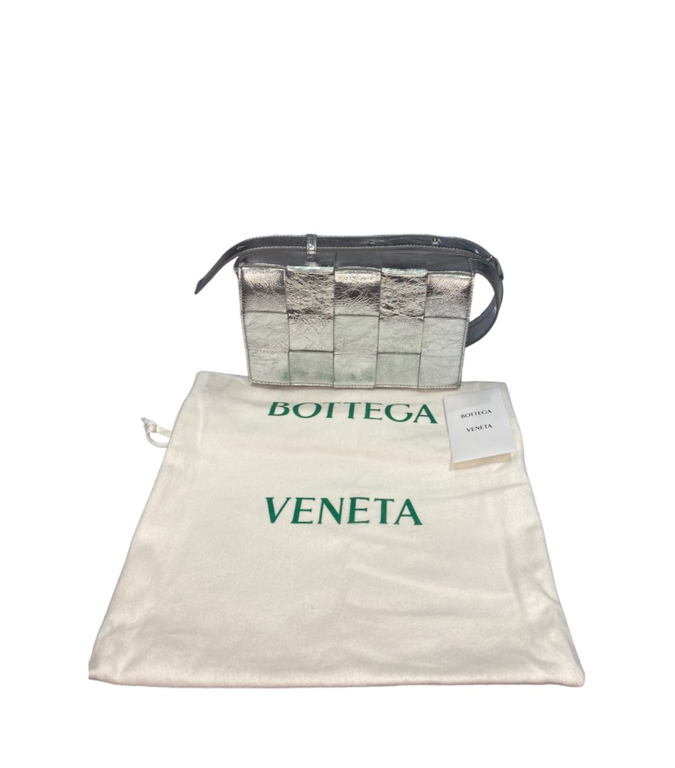 VVGC Bottega veneta Cassete in silver metallic Comes with Dustbag ...