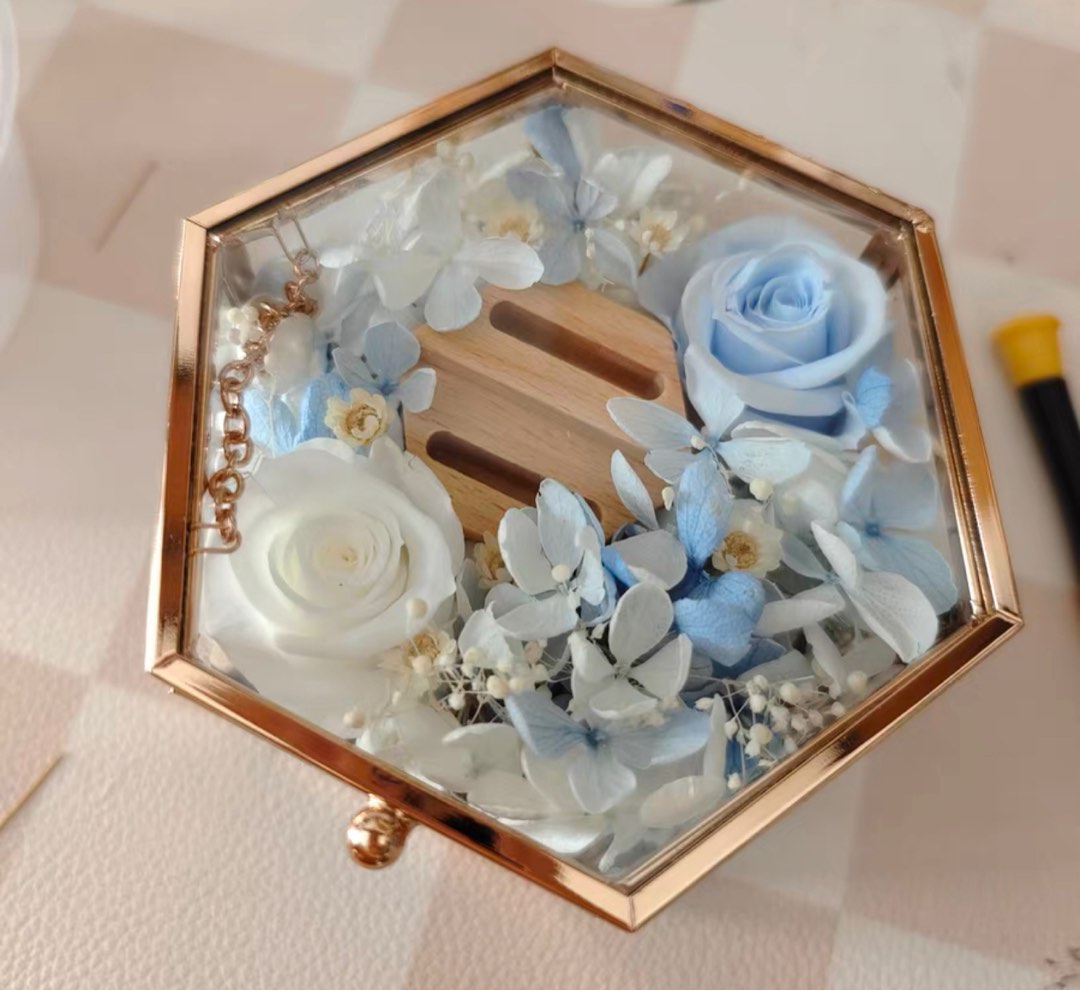 Wedding/ proposal/ ROM ring box with eternal flowers, Hobbies & Toys ...