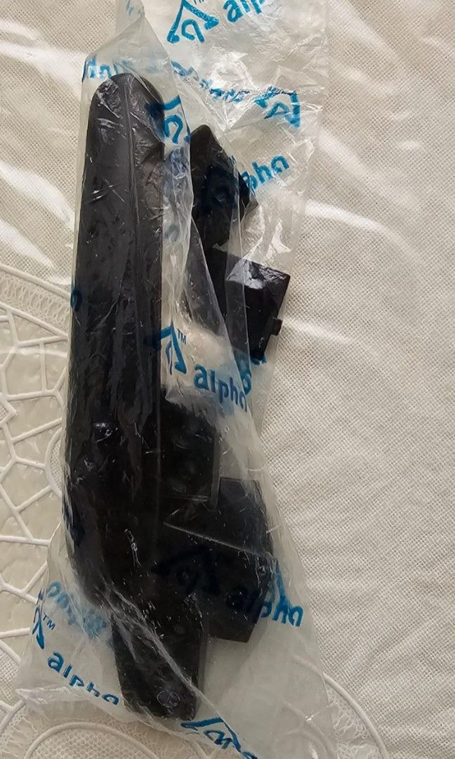 HDB Window Handle 4306, Furniture & Home Living, Home Improvement ...