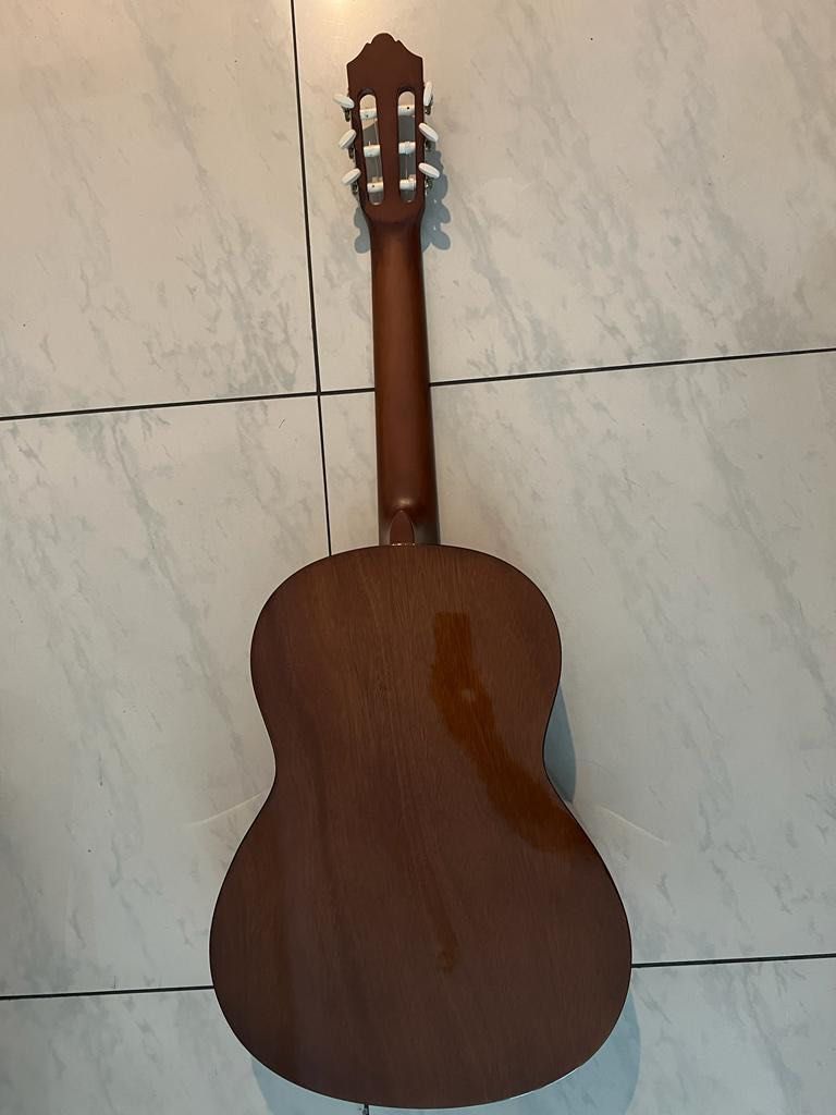 Yamaha C40 Guitar with stand and cover, Hobbies & Toys, Music & Media ...