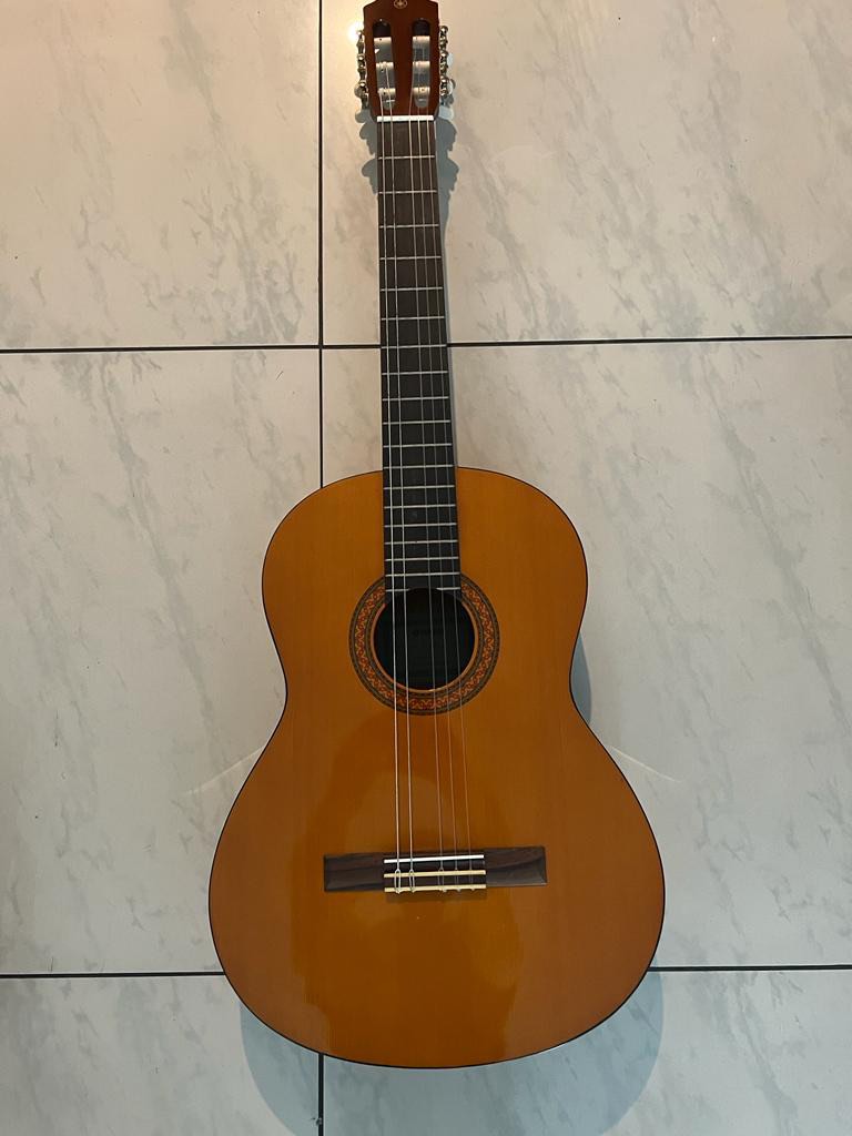 Yamaha C40 Guitar with stand and cover, Hobbies & Toys, Music & Media ...