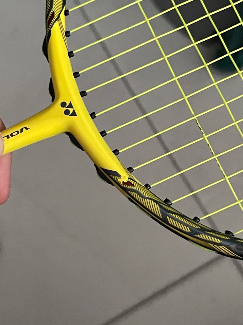 Yonex Voltric Z Force 2 Lin Dan Yellow 4UG5, Sports Equipment, Sports ...