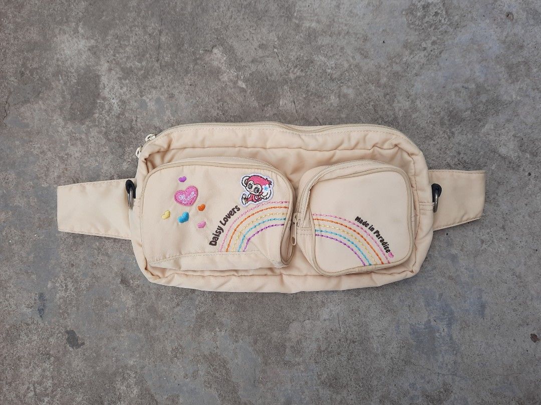 2000s Daisy Lovers Crossbody Bag on Carousell