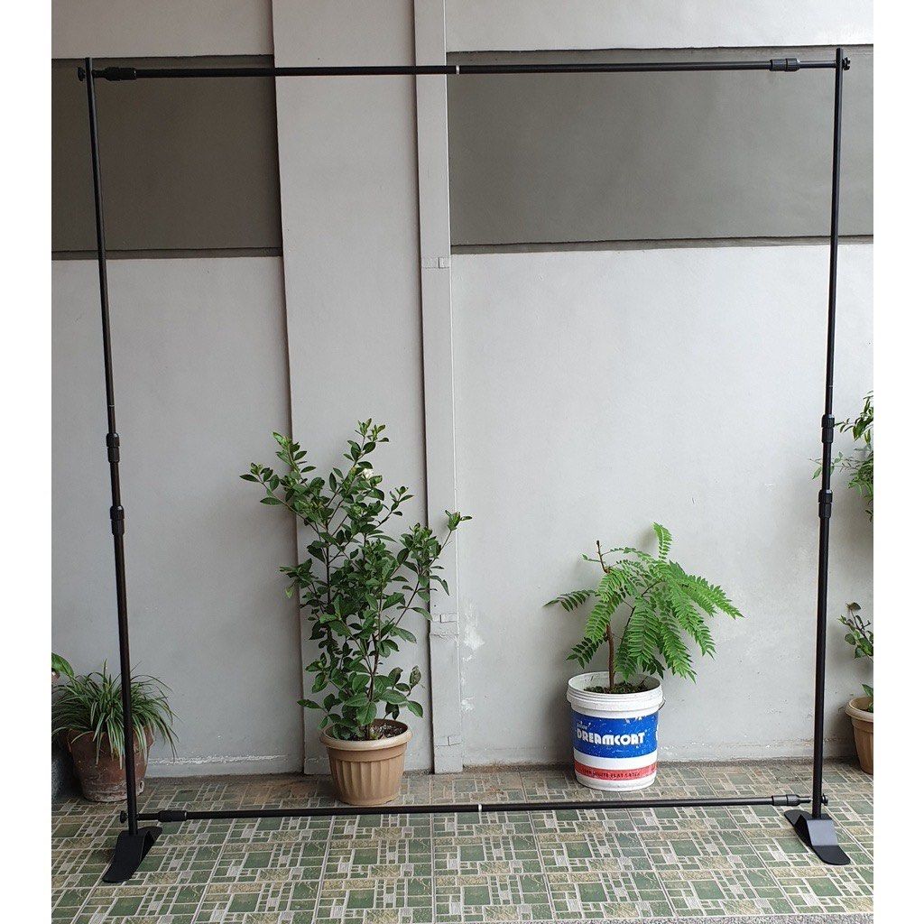 Adjustable backdrop frame on Carousell