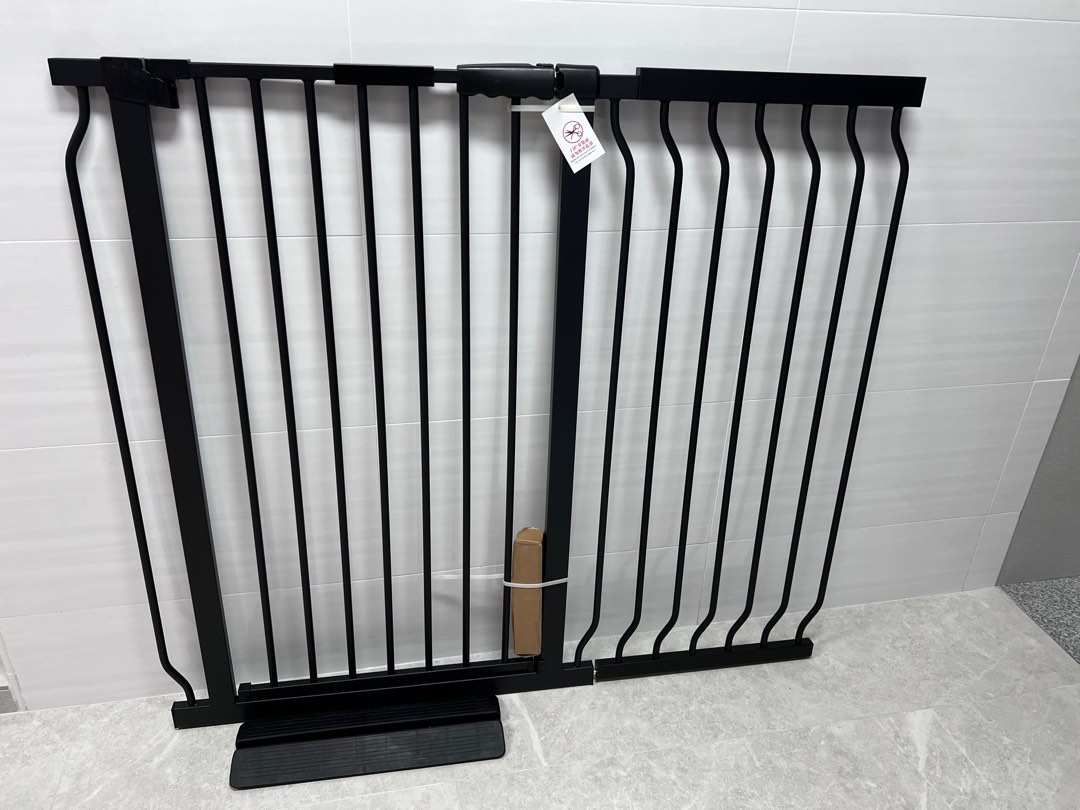 Baby gate / animal gate, Furniture & Home Living, Security & Locks ...
