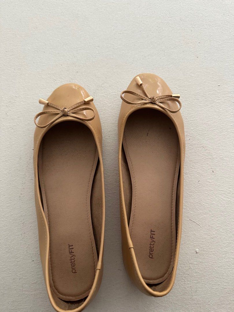 Beige ballet flats, Women's Fashion, Footwear, Flats on Carousell