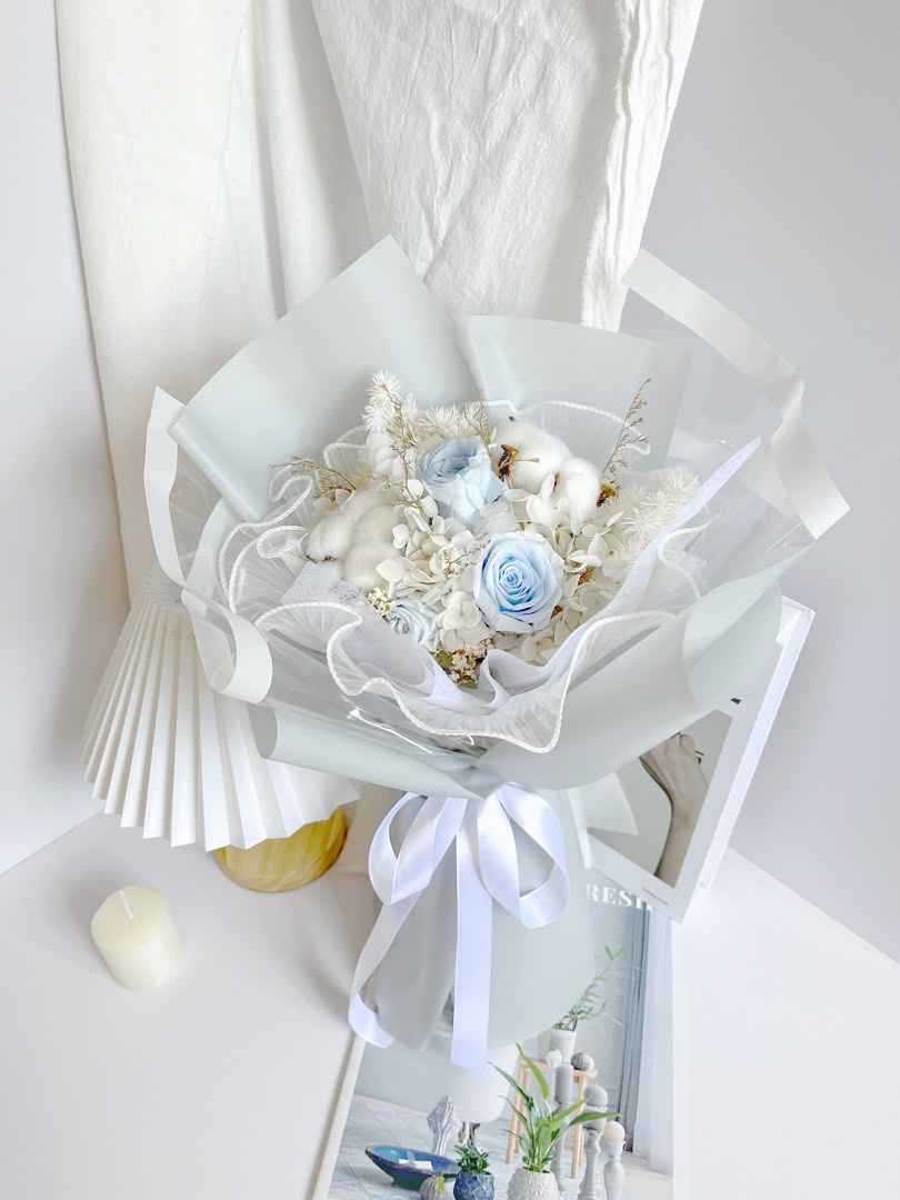 Blue Flower Bouquet | Preserved Flowers | Korean style flowers, Hobbies ...