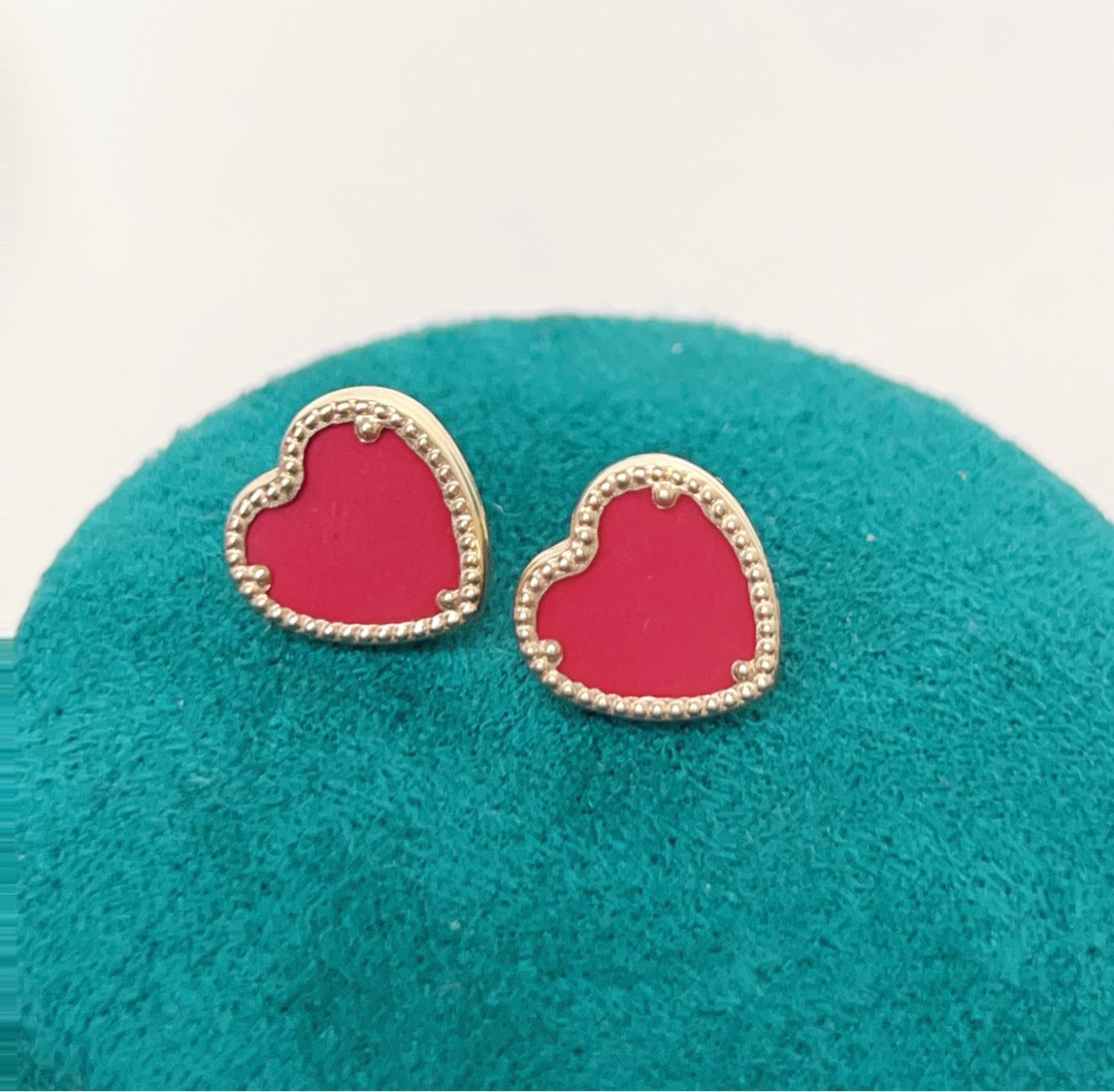 Brand new 18k saudi gold earrings VCA red heart on Carousell