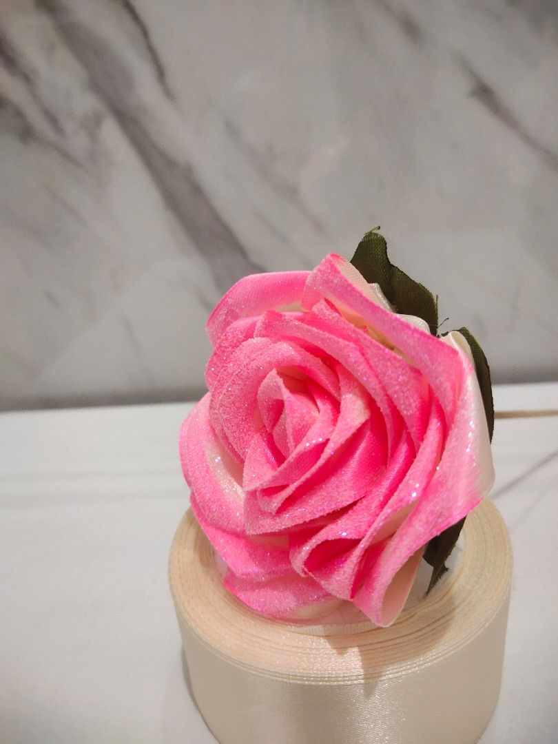 Bunga mawar satin, Desain & Kerajinan Tangan, Karya Seni di Carousell