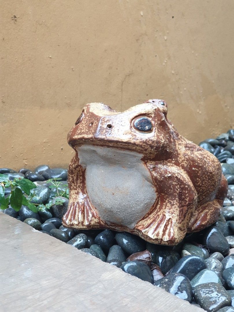 Kaeru - Lucky garden frogs / Deco frogs Japanese ceramic pottery on ...