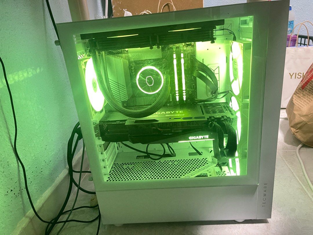 Dell 32 Curved 4K UHD Monitor - S3221QS, Computers & Tech, Parts ...