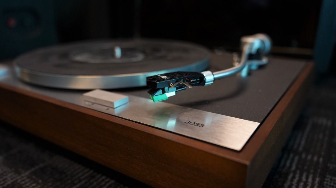 ERA 3033 belt drive turntable, Audio, Other Audio Equipment on Carousell