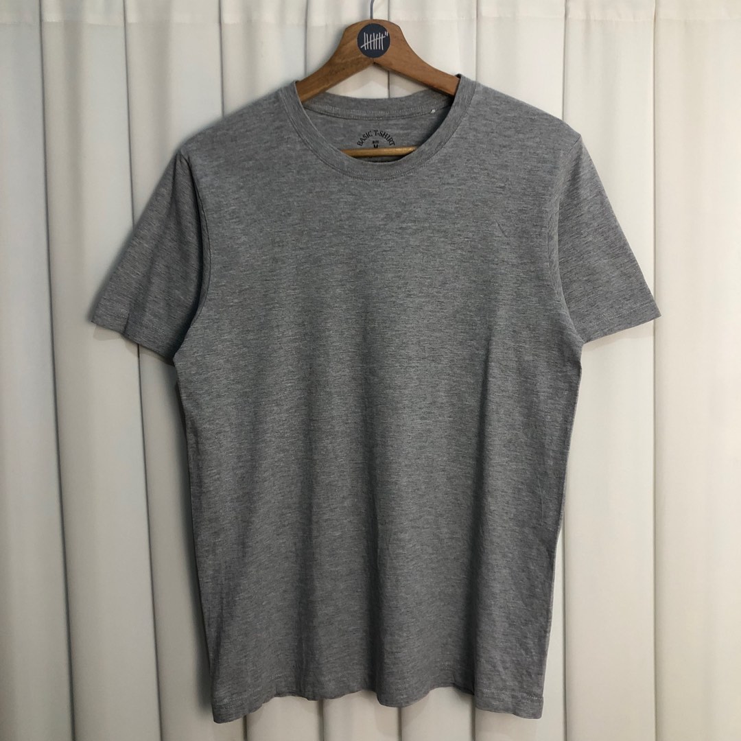 GU by Uniqlo Basic Tee on Carousell